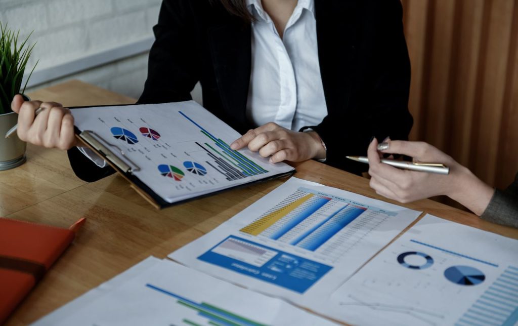 How to Become a Professional Accountant? | Mona Kassfy - Montreal, Quebec